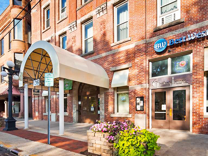 Comfortable accommodations await visitors exploring Warren's affordable lifestyle, perfect for housing family members checking out your new hometown.