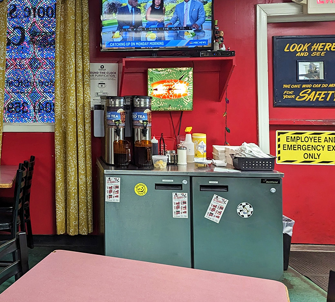 The beverage station keeps coffee flowing while morning television plays overhead – quintessential diner multitasking at its finest here.