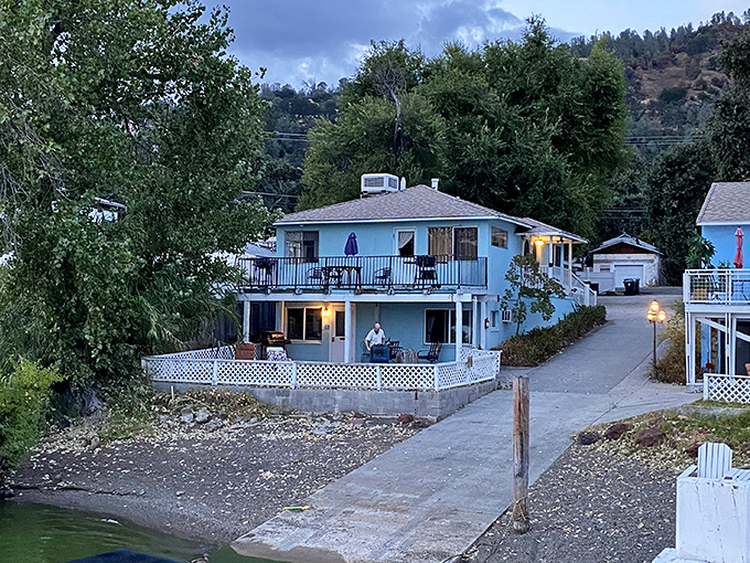 Lakefront living without the lakefront prices. These modest homes offer million-dollar views on a retirement-friendly budget.