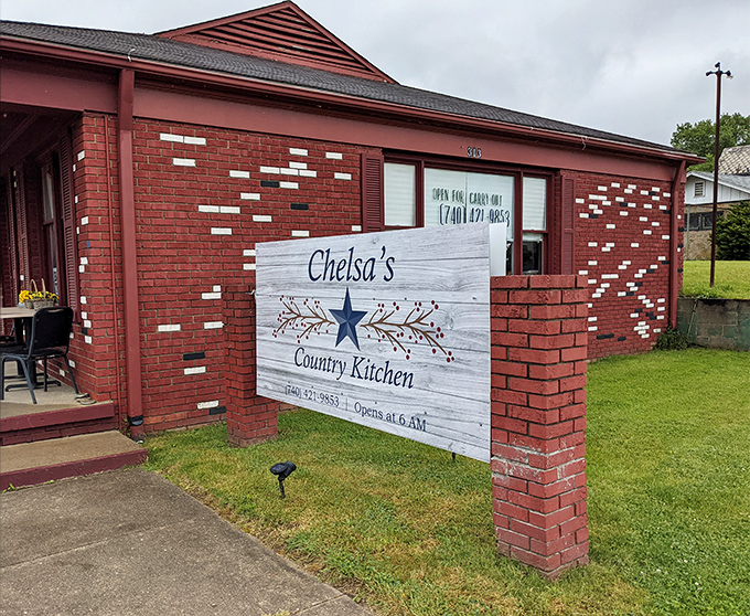Chelsa's Country Kitchen opens at 6 AM for early risers seeking homestyle breakfast. That rustic sign promises comfort food that grandma would approve of.