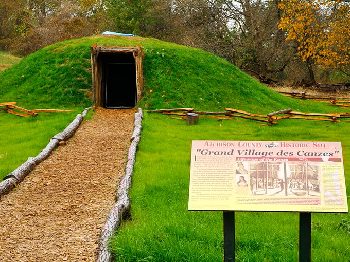 The Grand Village des Canze historical site offers a glimpse into Native American history with its earth lodge replica and educational displays.