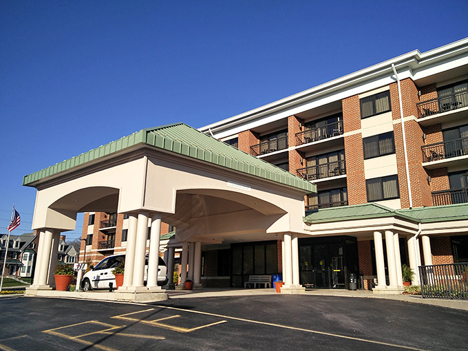 The Courtyard Marriott welcomes visitors with its distinctive portico. University parents and business travelers alike appreciate its proximity to campus.