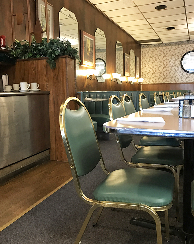 Mid-century diner perfection with those mint-green chairs. Not designed by Instagram influencers, but by people who understand comfort matters. 