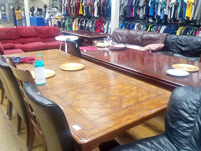 This dining set has hosted more family dinners than most of us will attend, ready for round two.