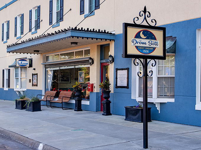 The Dr&ouml;m S&ouml;tt Inn lives up to its "Sweet Dreams" name with that perfect small-town charm that big hotel chains try desperately to replicate.