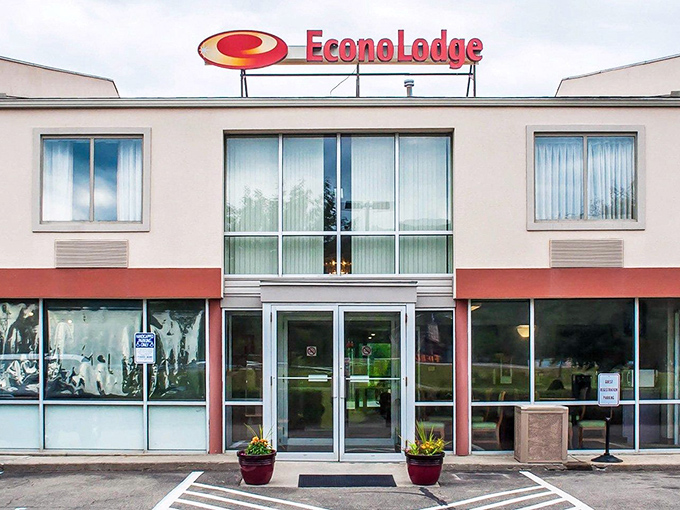 The Econo Lodge offers exactly what its name promises&mdash;a place to rest without emptying your savings account or selling family heirlooms.