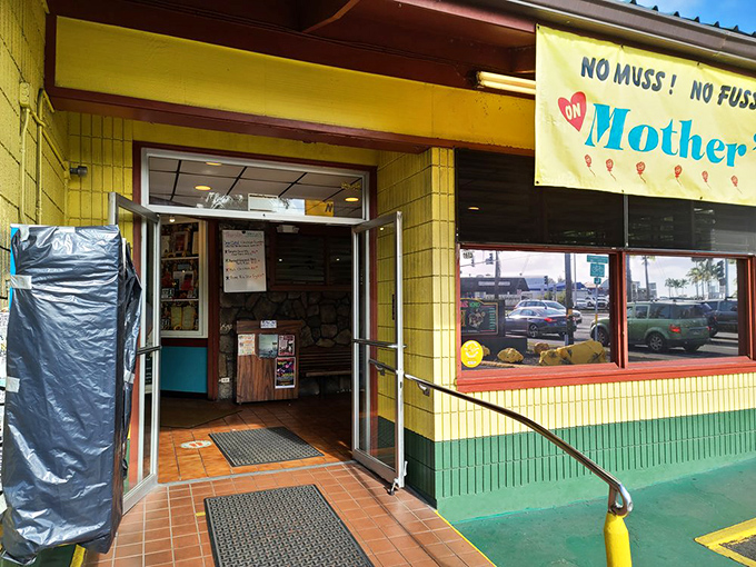 The entrance promises no muss, no fuss&mdash;just straight-up deliciousness waiting on the other side of those doors.