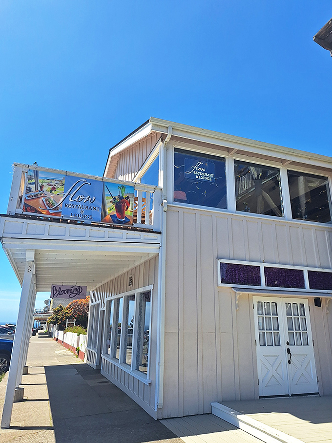 Flow Restaurant offers dining with a side of ocean views&mdash;because seafood always tastes better when you can wave to its relatives.