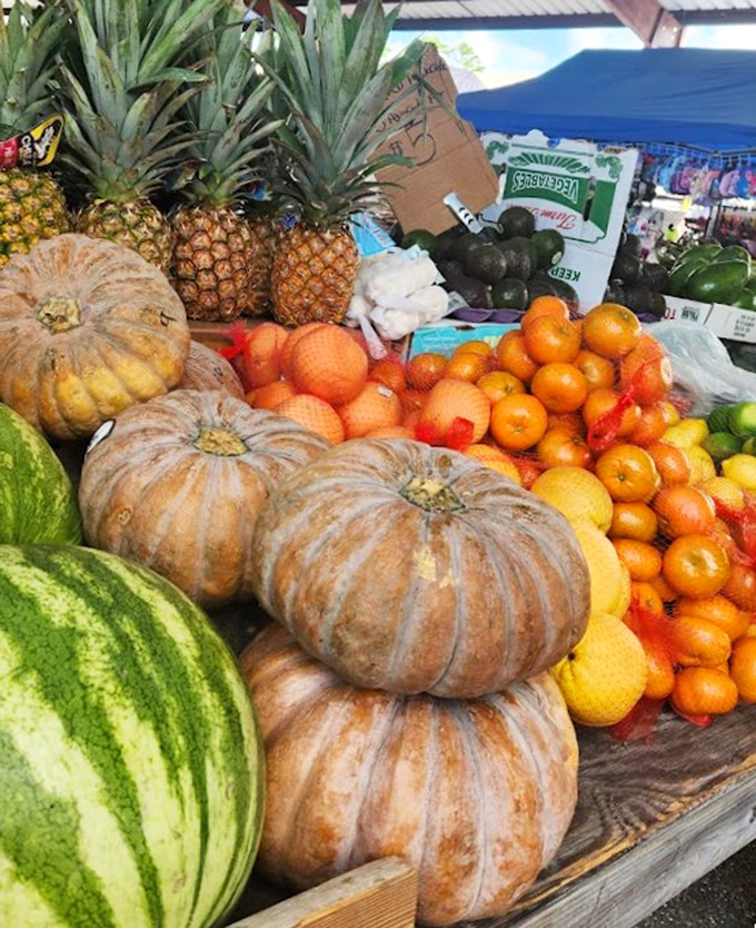 Farm-fresh bounty that puts supermarkets to shame. These pumpkins, pineapples and citrus fruits bring the farmers' market experience right to the flea market.