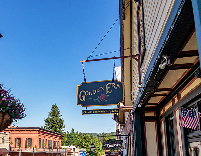 Golden Era's vintage sign promises cocktails and spirits in a setting that takes "throwback Thursday" very seriously.