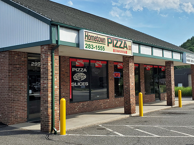 Hometown Pizza III stands ready to settle the eternal debate: is Connecticut pizza actually better than New York's? (Spoiler: the answer is in the crispy crust.) 