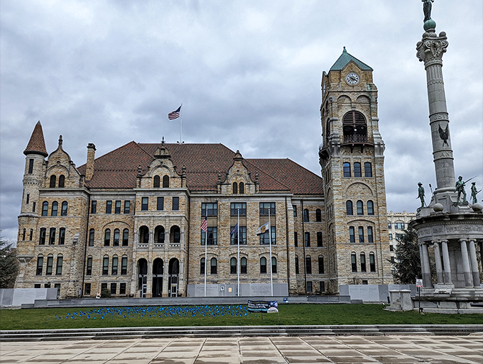 Government buildings that look like actual architecture instead of concrete boxes&mdash;your tax dollars bought something beautiful here.