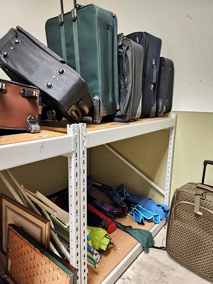 Luggage with more travel stories than a Rick Steves marathon, ready for new adventures.