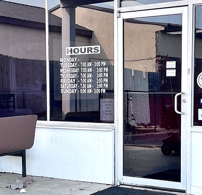 Early birds rejoice! Ray's opens at 7am most days, proving that good things come to those who don't wait until brunch.