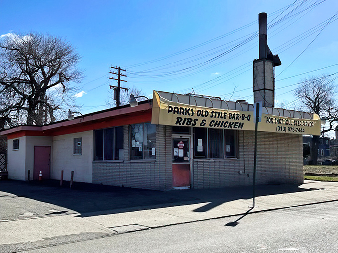 By daylight, the humble architecture reveals itself&mdash;a barbecue joint that puts every ounce of effort into what's inside, not outside.