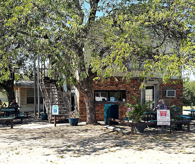 Shade trees and picnic tables create the perfect setting for that post-burger satisfaction that borders on a religious experience.