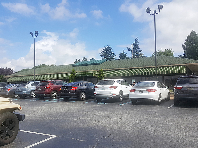 A full parking lot tells the real story about this neighborhood gem's reputation among discerning locals.