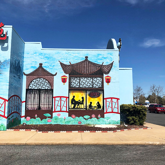 The side view reveals more of the whimsical mural storytelling—pagodas and silhouettes of diners enjoying their feast, art imitating the life happening inside.