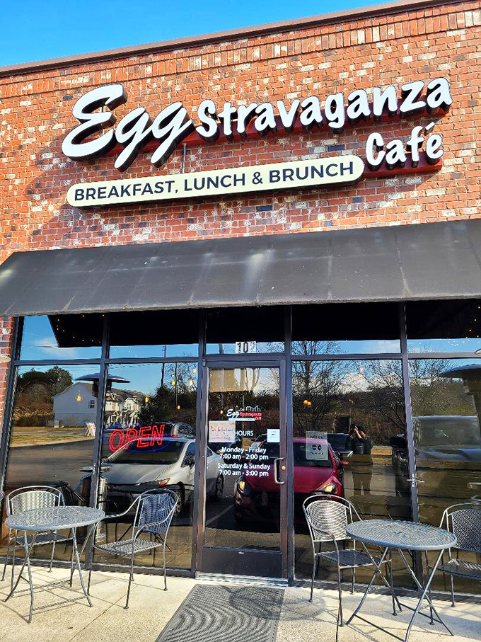 Morning sunshine and fresh air&mdash;the perfect appetizers for what awaits inside. These outdoor tables offer prime people-watching with your pancakes.