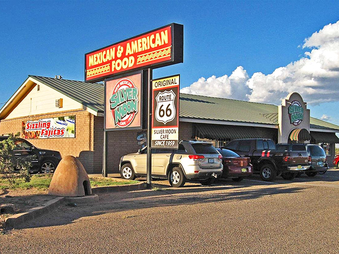 Full parking lot? Always a good sign. Empty stomach? About to be remedied in the most delicious way possible.