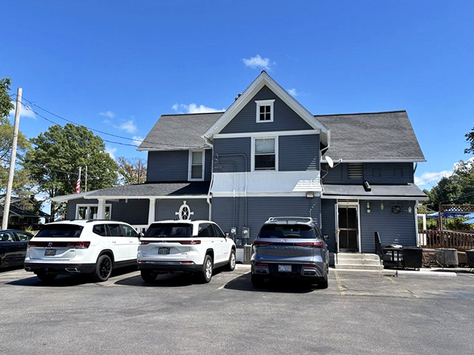 The parking lot fills quickly on weekend evenings&mdash;a testament to what awaits inside this unassuming lakeside gem.