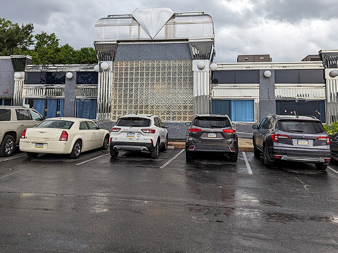 Even on a rainy day, the parking lot stays busy&mdash;Pennsylvania knows that weather is temporary but hunger for good diner food is eternal.