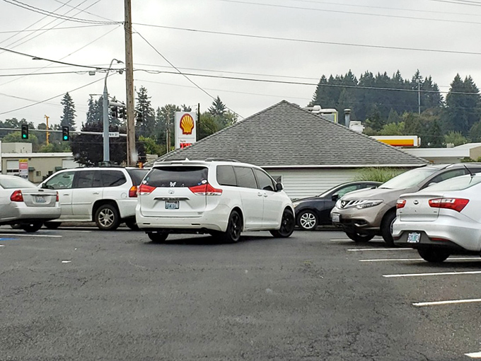 A full parking lot tells you everything you need to know. When locals line up their cars like this, you've found the real deal.