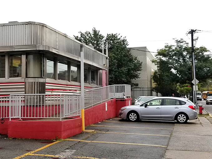 No valet parking or red carpet here&mdash;just honest asphalt where hungry patrons have been pulling up for decades.