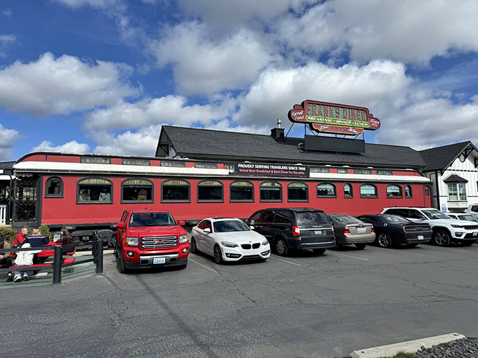 The parking lot fills early with vehicles whose owners understand that good things come to those who arrive before the brunch rush.