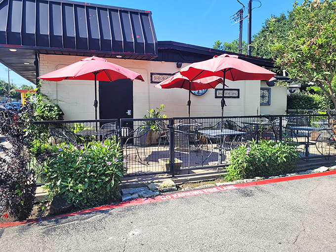 Red umbrellas shade the patio where Texans brave the heat for outdoor dining &ndash; dedication to breakfast knows no temperature limits.