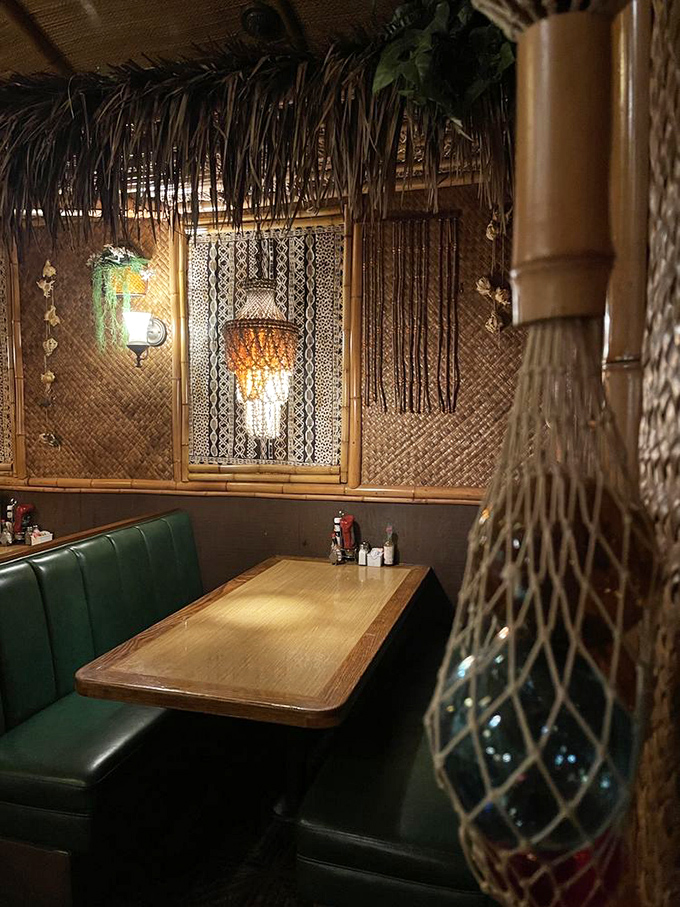 This intimate booth offers the perfect setting for both first dates and fiftieth anniversaries. The hanging glass float adds maritime mystery.