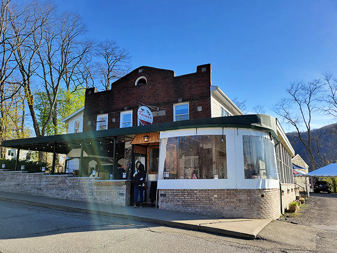 Riverview Restaurant lives up to its name with windows perfectly positioned to make the Hudson River part of your dining experience.
