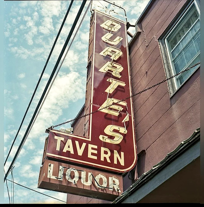 That vintage neon sign has guided hungry travelers for generations, a beacon of culinary promise against the coastal sky.
