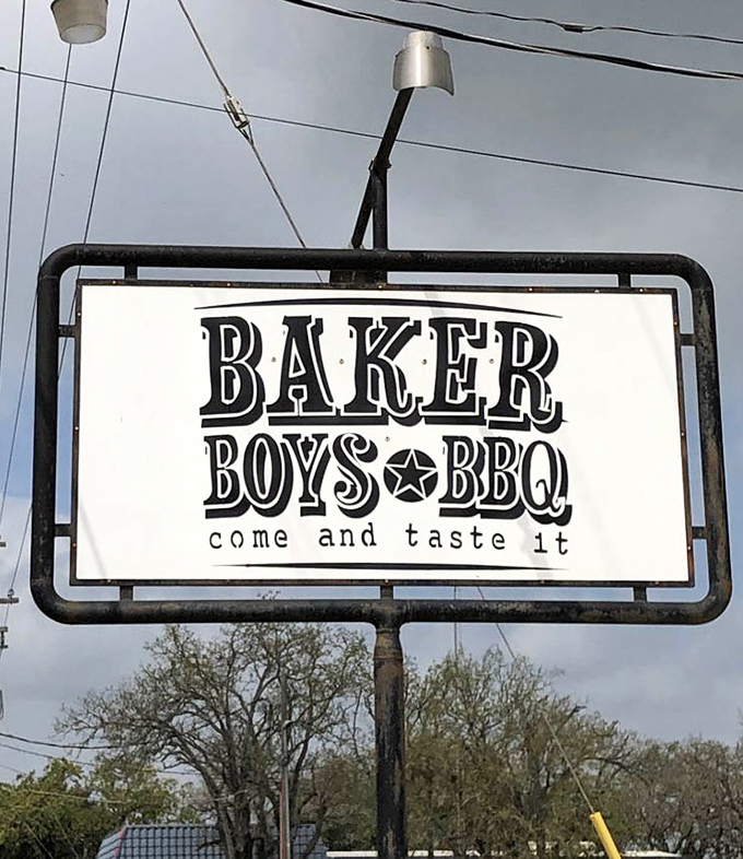Come and taste it – a sign that manages to reference Texas history while making a straightforward barbecue proposition no reasonable person could refuse.