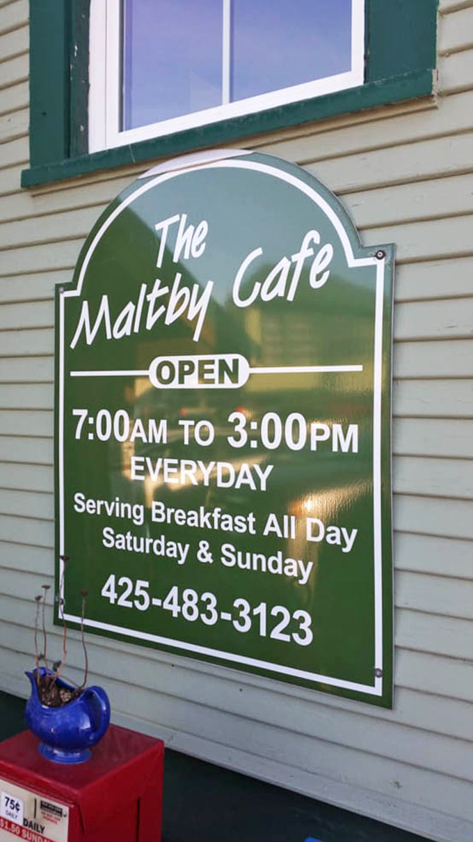Open 7 AM to 3 PM daily, serving breakfast all day on weekends&mdash;basically someone understood that breakfast foods shouldn't be restricted by arbitrary time constraints.