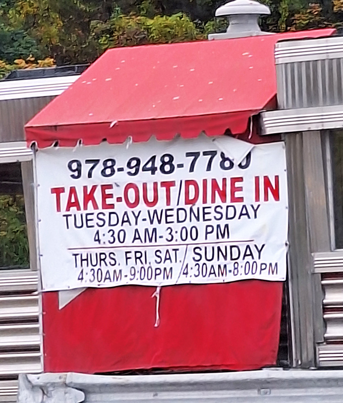 Early bird hours for early bird specials&mdash;because the best diners know breakfast tastes great at any time of day.