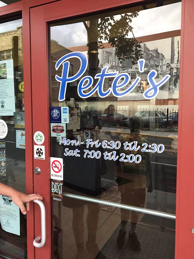 Those hours on the door&mdash;a promise that Pete's will be there when you need it most. Early risers and late brunchers, rejoice!