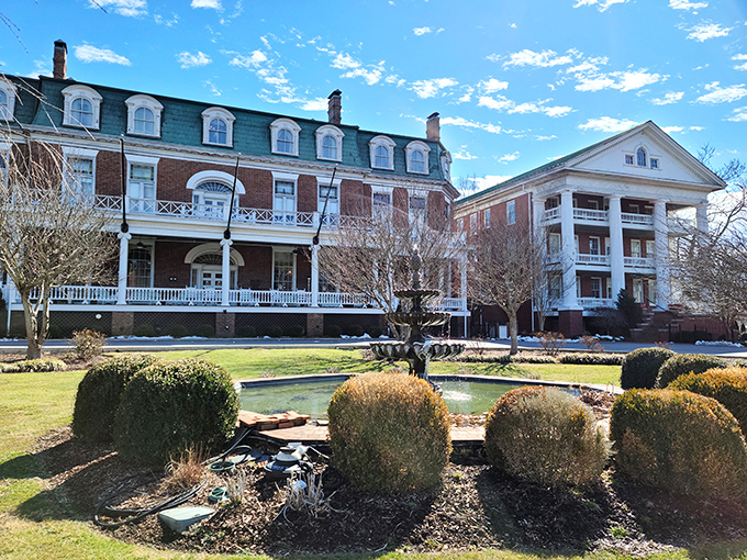 The Martha Washington Inn's elegant fa&ccedil;ade and manicured gardens exude Southern hospitality. This former women's college now offers luxury accommodations with a side of ghost stories.