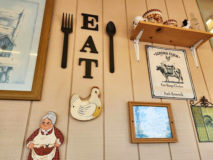 Wall decor that tells you everything you need to know: EAT. The fork and spoon are just helpful suggestions.