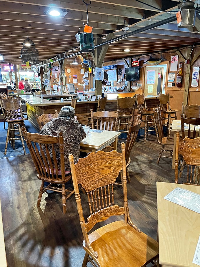 The caf&eacute; where treasure hunters refuel with comfort food and trading tales. Those wooden chairs have heard more antique origin stories than any auctioneer.