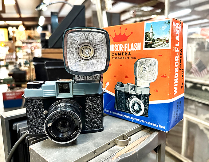 That satisfying moment when you find vintage technology with its original packaging&mdash;this Windsor Flash camera looks barely touched by time.
