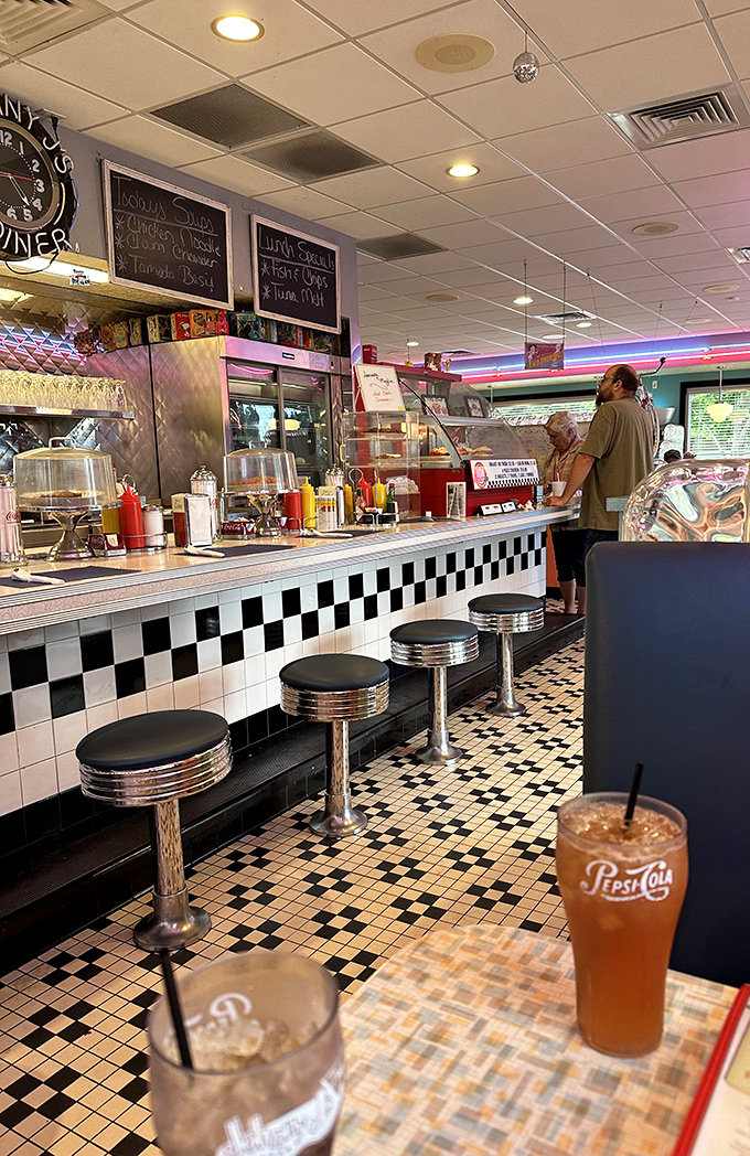 The counter seats&mdash;where diner magic happens. Watch short-order wizardry while perched on chrome thrones, soft drinks standing by.