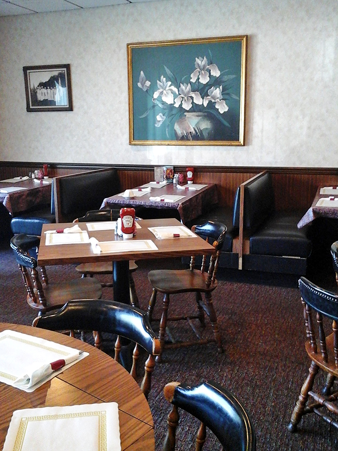 Booths where memories are made, conversations flow, and nobody rushes you through that last bite of pie.