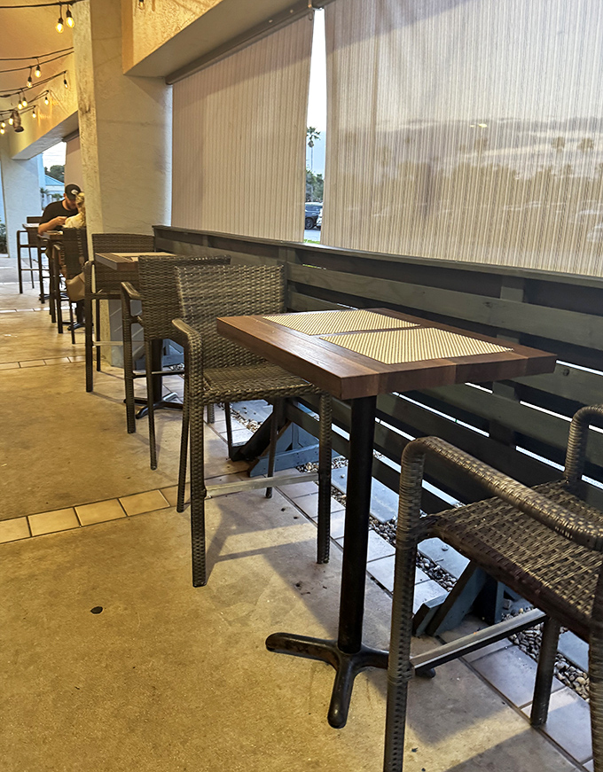 Outdoor seating for those who prefer their seafood feasts with a side of Florida sunshine.