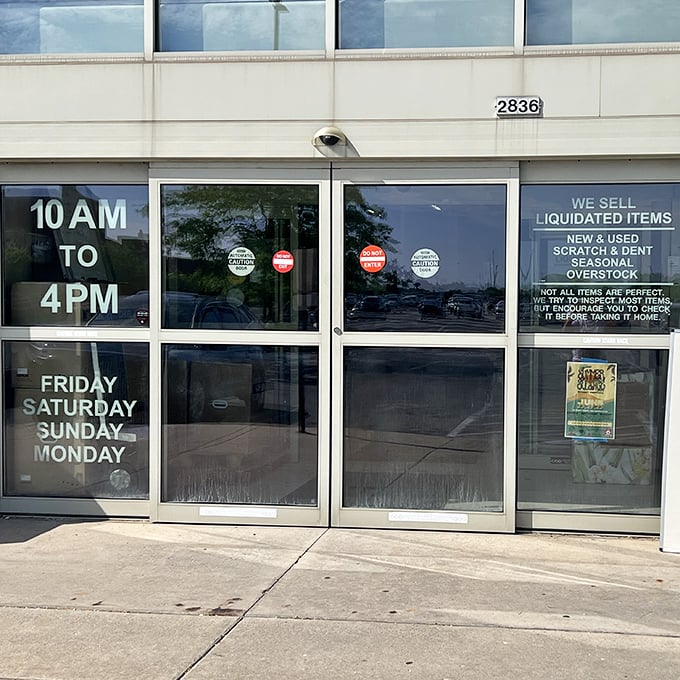 The entrance hours clearly posted&mdash;because nothing's more disappointing than driving all the way to bargain paradise only to find the gates to heaven closed.