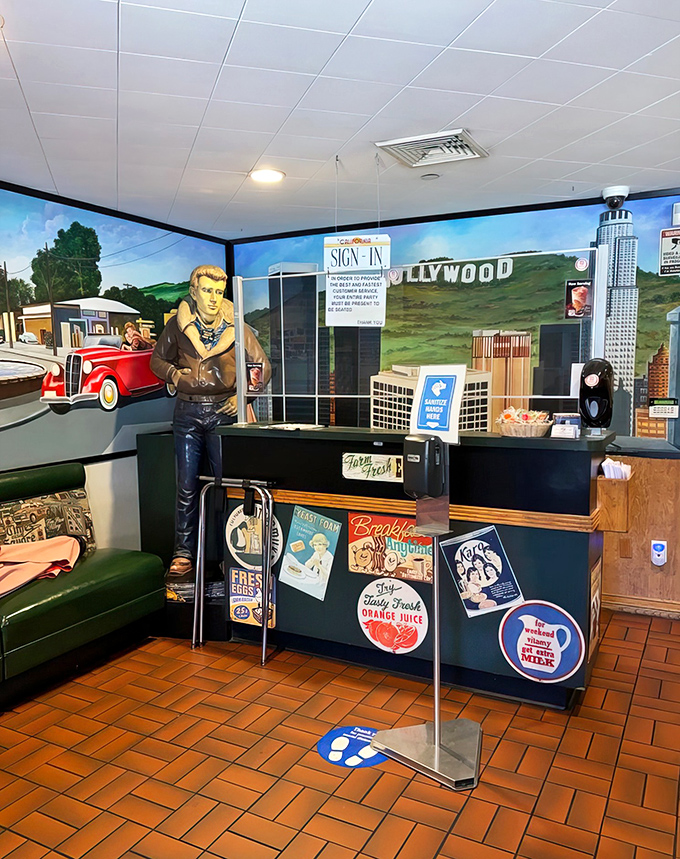 The entrance features a Hollywood-themed mural that says, "Stars eat breakfast too!" Though the real celebrities here are the pancakes.