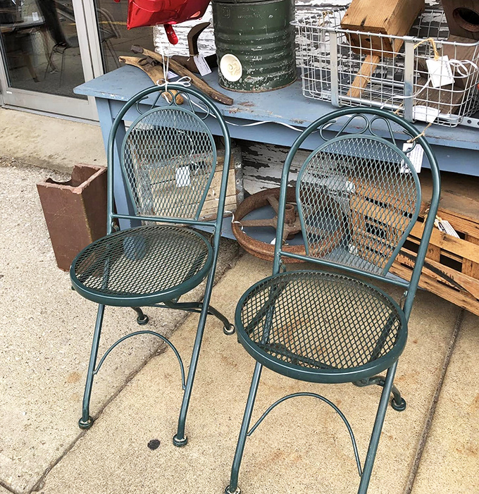 Patio chairs with personality! These vintage mesh seats are ready for your back porch philosophizing sessions or impromptu neighborhood gossip gatherings.