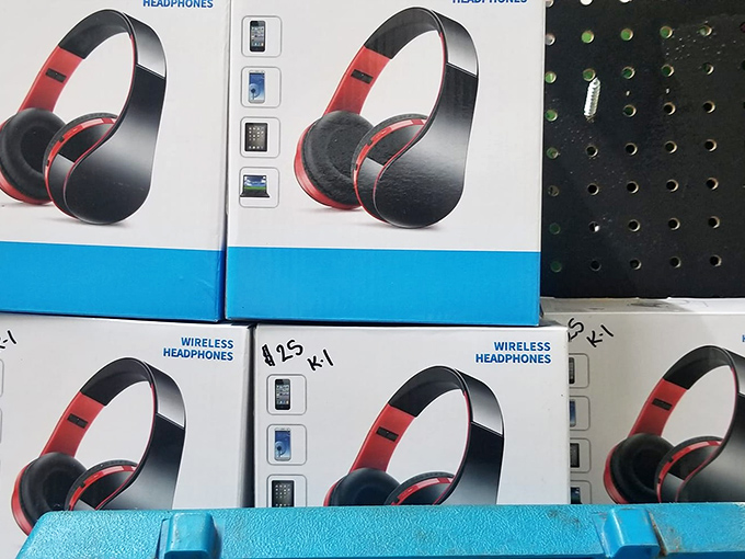 Wireless headphones at flea market prices—because good music deserves good delivery, and good deals deserve to be celebrated.