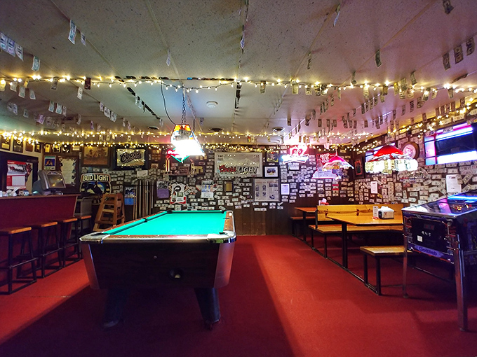 No designer lighting needed when the glow of barbecue satisfaction illuminates the room. Simple tables for serious eating.