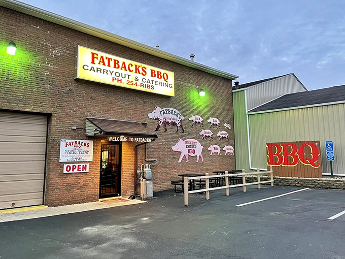 As night falls, the Fatback's sign glows like a beacon for the barbecue faithful. Follow the pigs to flavor town.